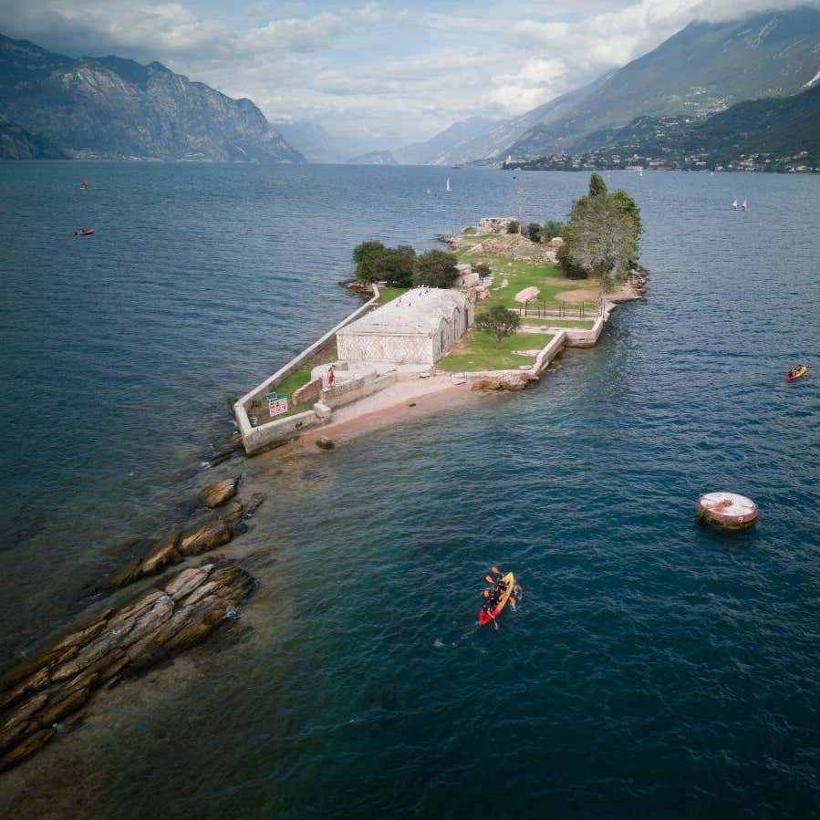 Soggiorno in hotel vista lago con cena e tour in kayak sul Lago di ...