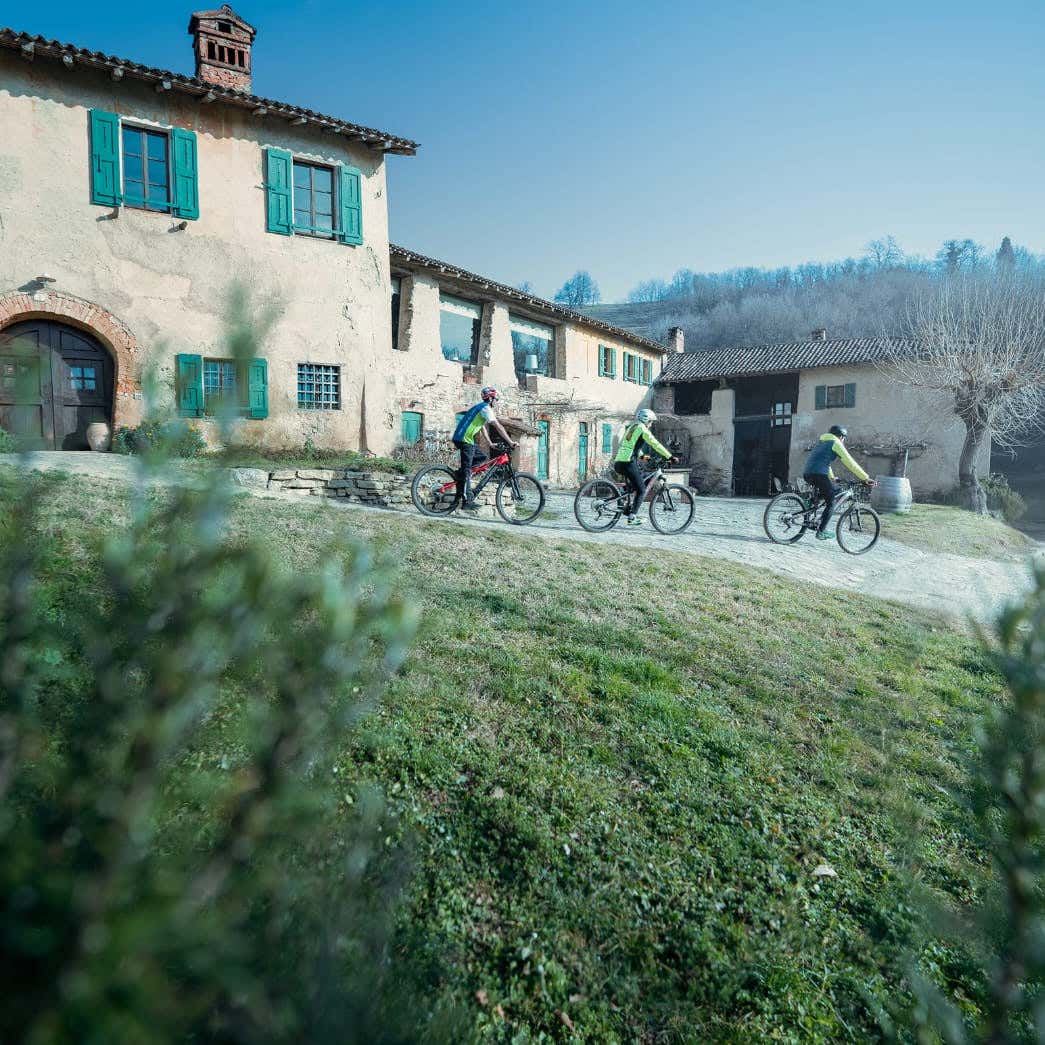 Escursione in e-bike nel Parco Regionale di Montevecchia e Valle del ...
