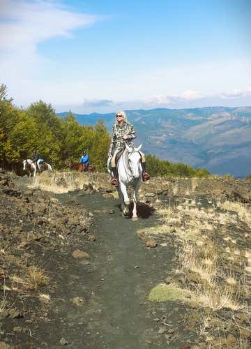Half-day horseback ride for experts in the Etna Park | Freedome