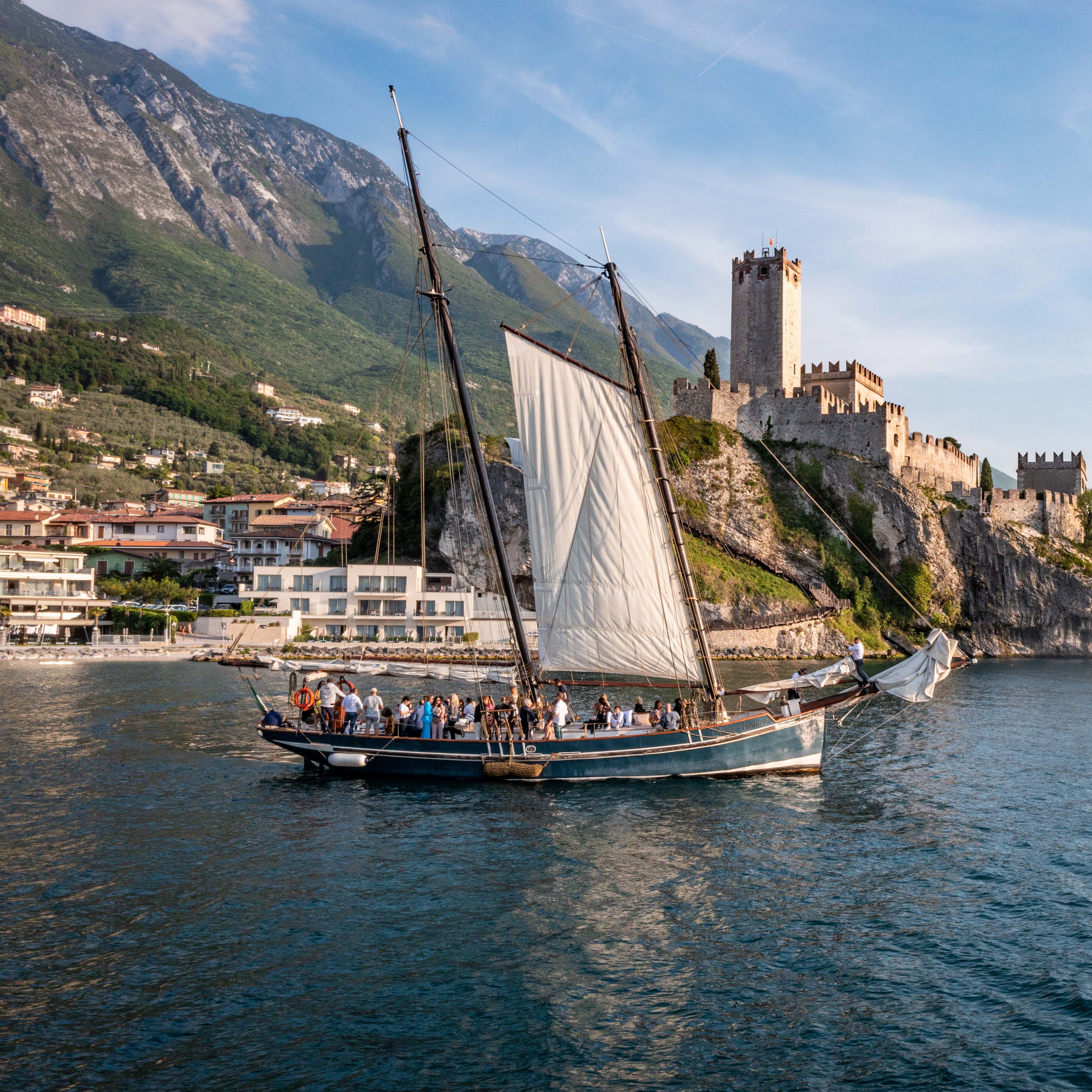 Tour panoramico in veliero sul Lago di Garda | Freedome