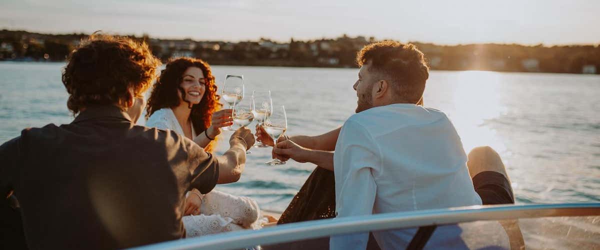 Sunset boat tour from Sirmione with toast | Freedome