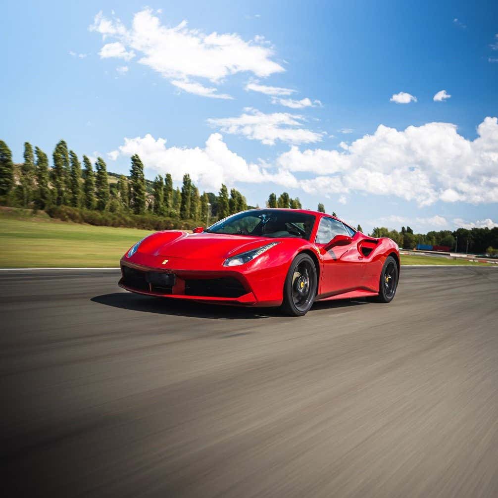 Guida sportiva in Ferrari 488 GTB al Circuito Tazio Nuvolari | Freedome