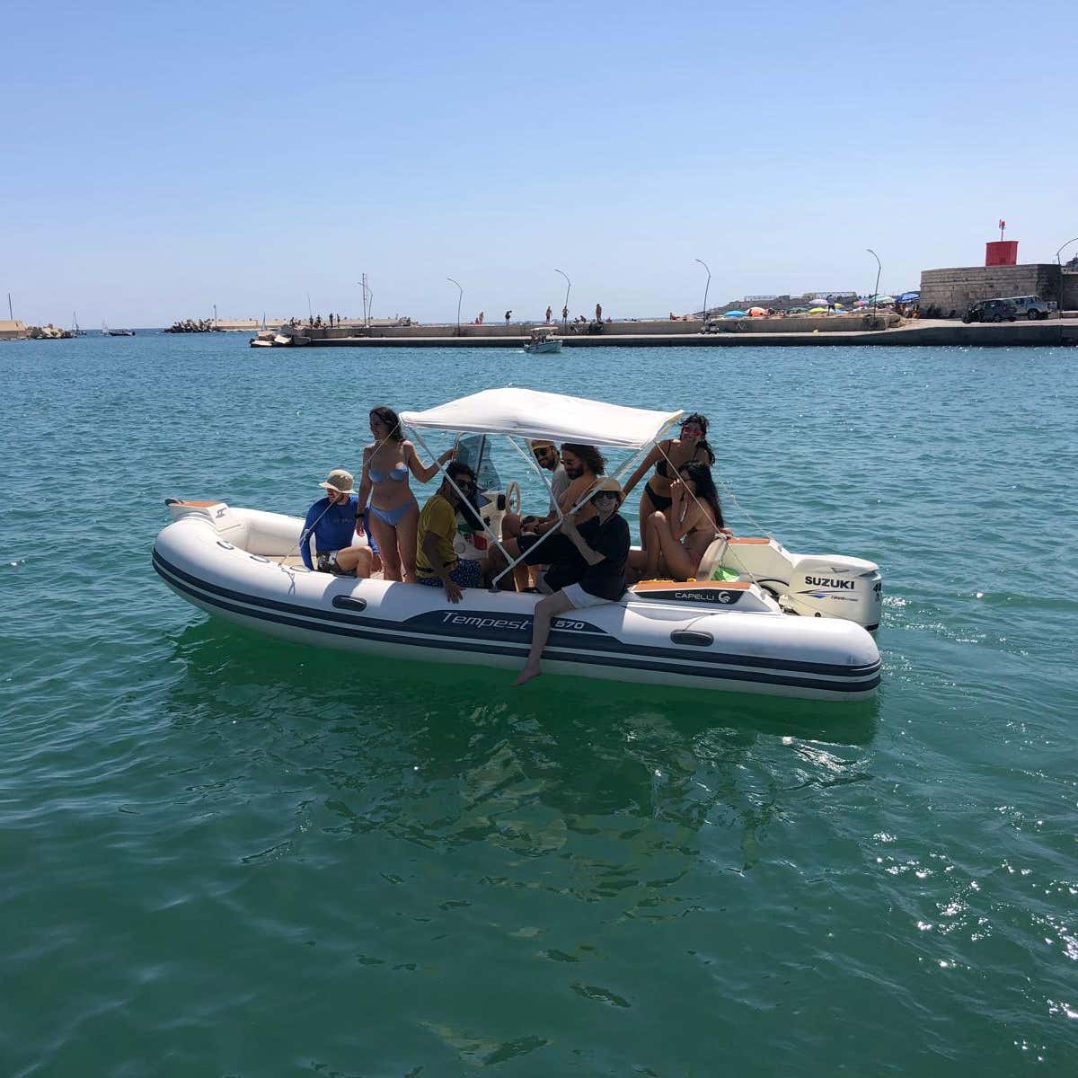 Noleggio gommone 40 CV a Bisceglie – 5,70 m | Freedome