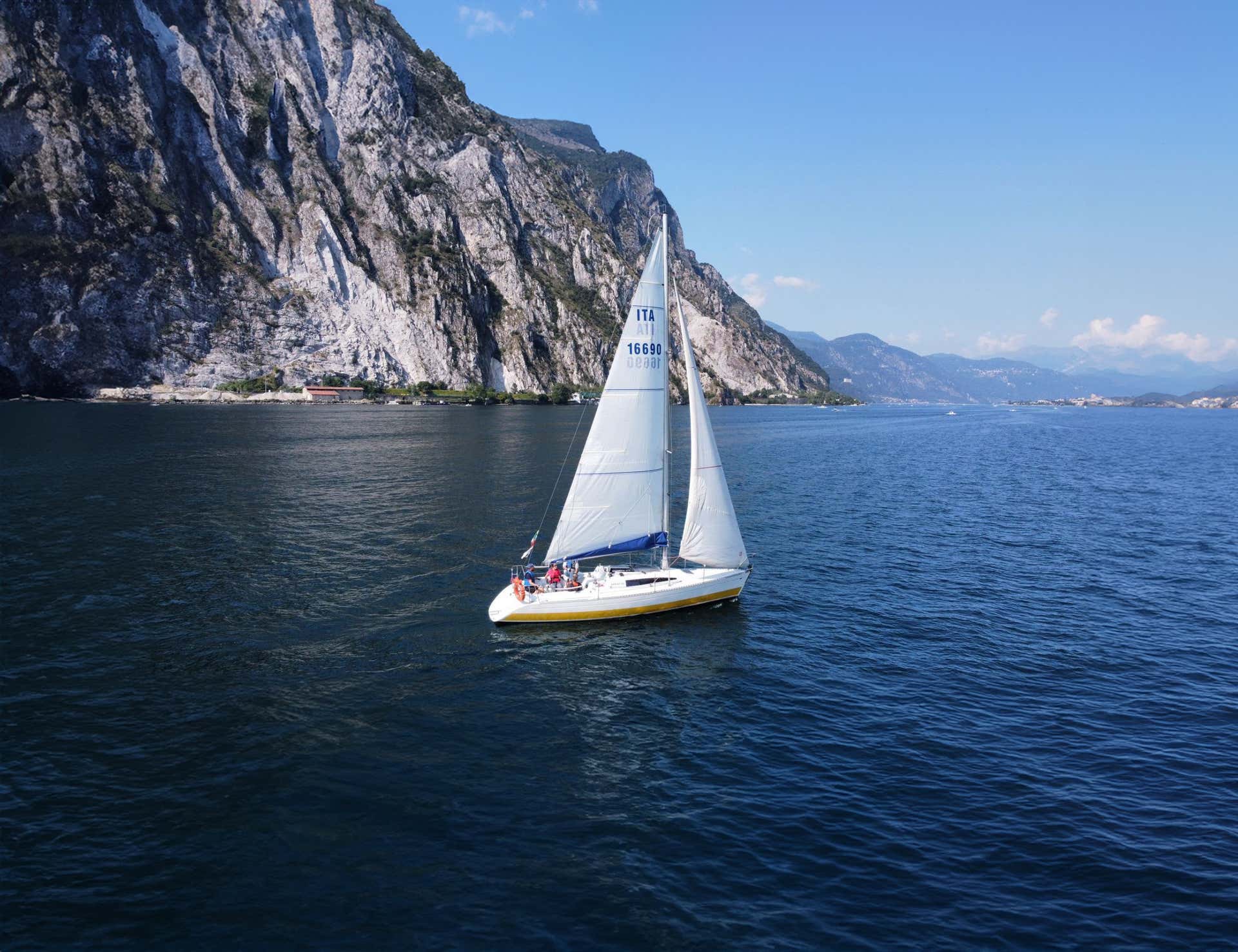 Sailing course Lake Como | Book or gift online | Freedome Sailing course Lake Como | Book or gift online | Freedome