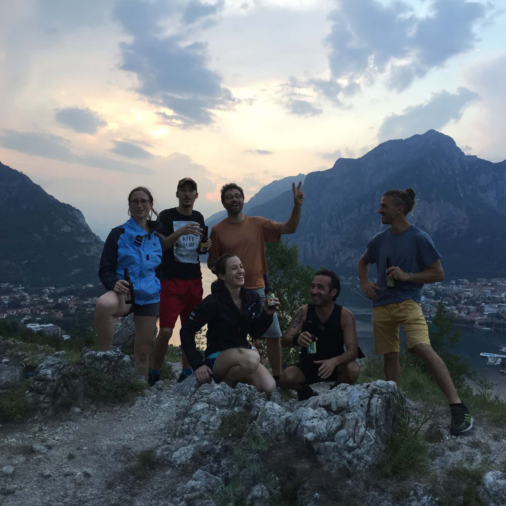 Trekking al tramonto sul Monte Barro e degustazione di birre ...