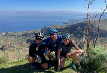 Tour in e-bike tra vigne e mare da Castellammare del Golfo a Scopello ...