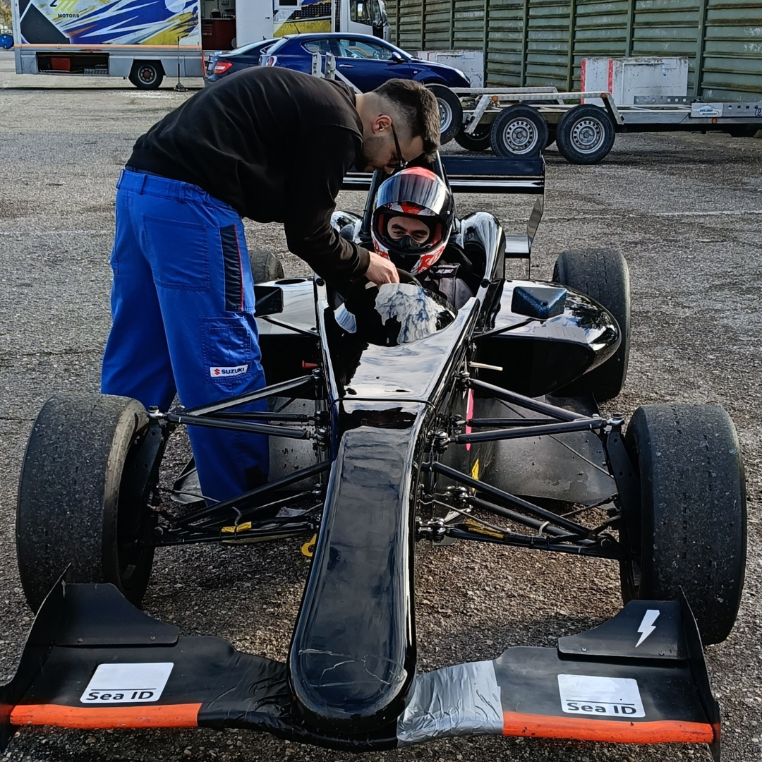 Giri in pista con Formula Predator’s all’Autodromo dell’Umbria Magione ...