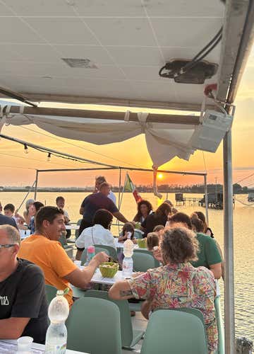 Sunset motorboat tour with aperitif in the Po Delta Park | Freedome