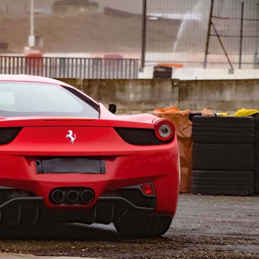 Corso di guida sportiva in Ferrari F458 Italia all’Autodromo di ...