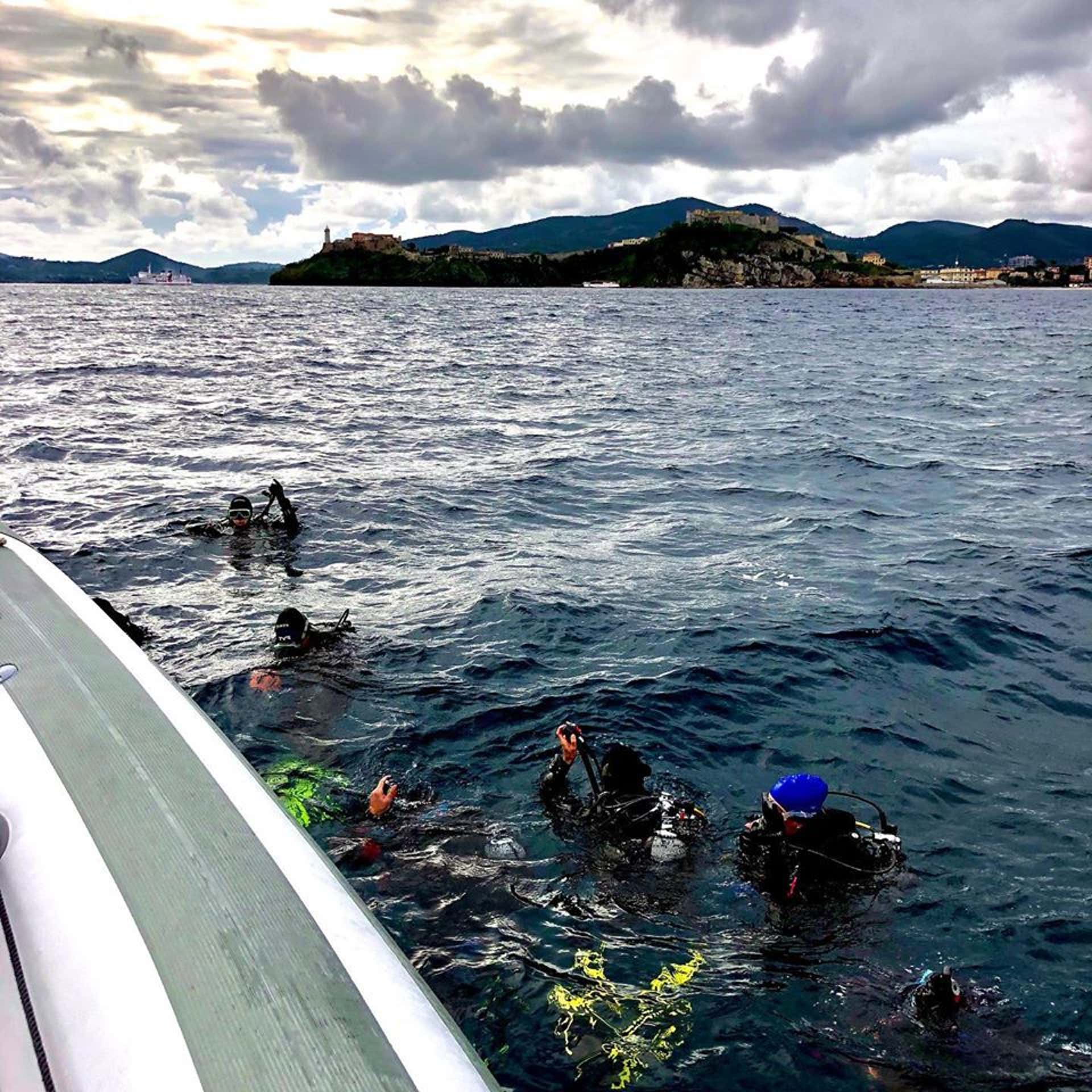 Scuba diving along the hidden seabed of Elba Island | Freedome