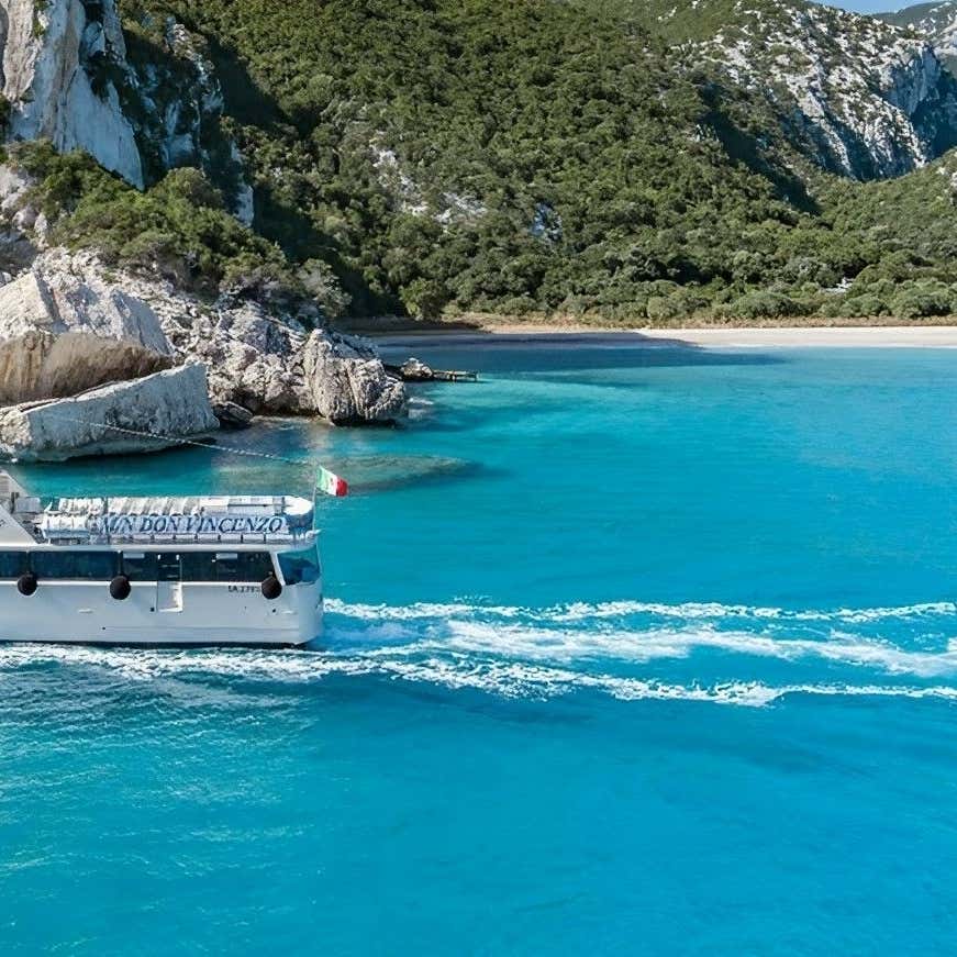Tour in motonave alle Grotte del Bue Marino | Freedome