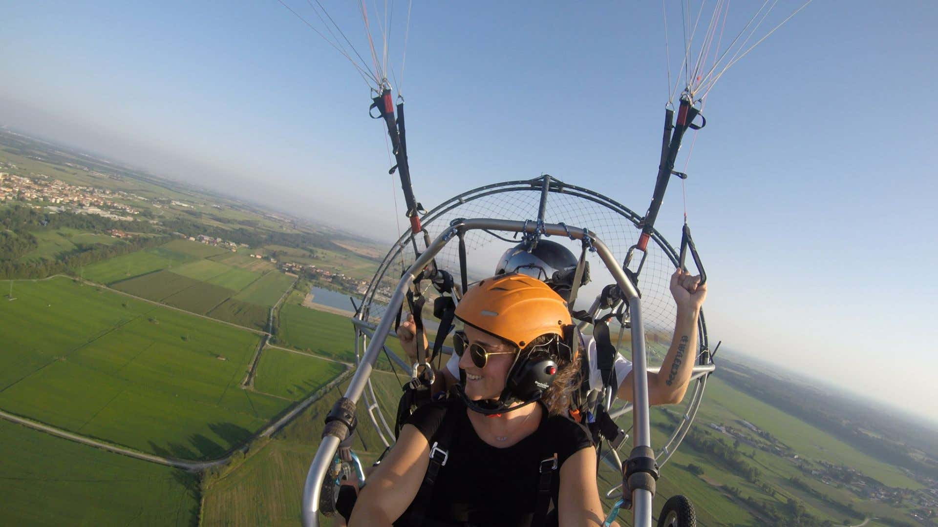 Flight baptism with tandem paramotor near Milan | Freedome