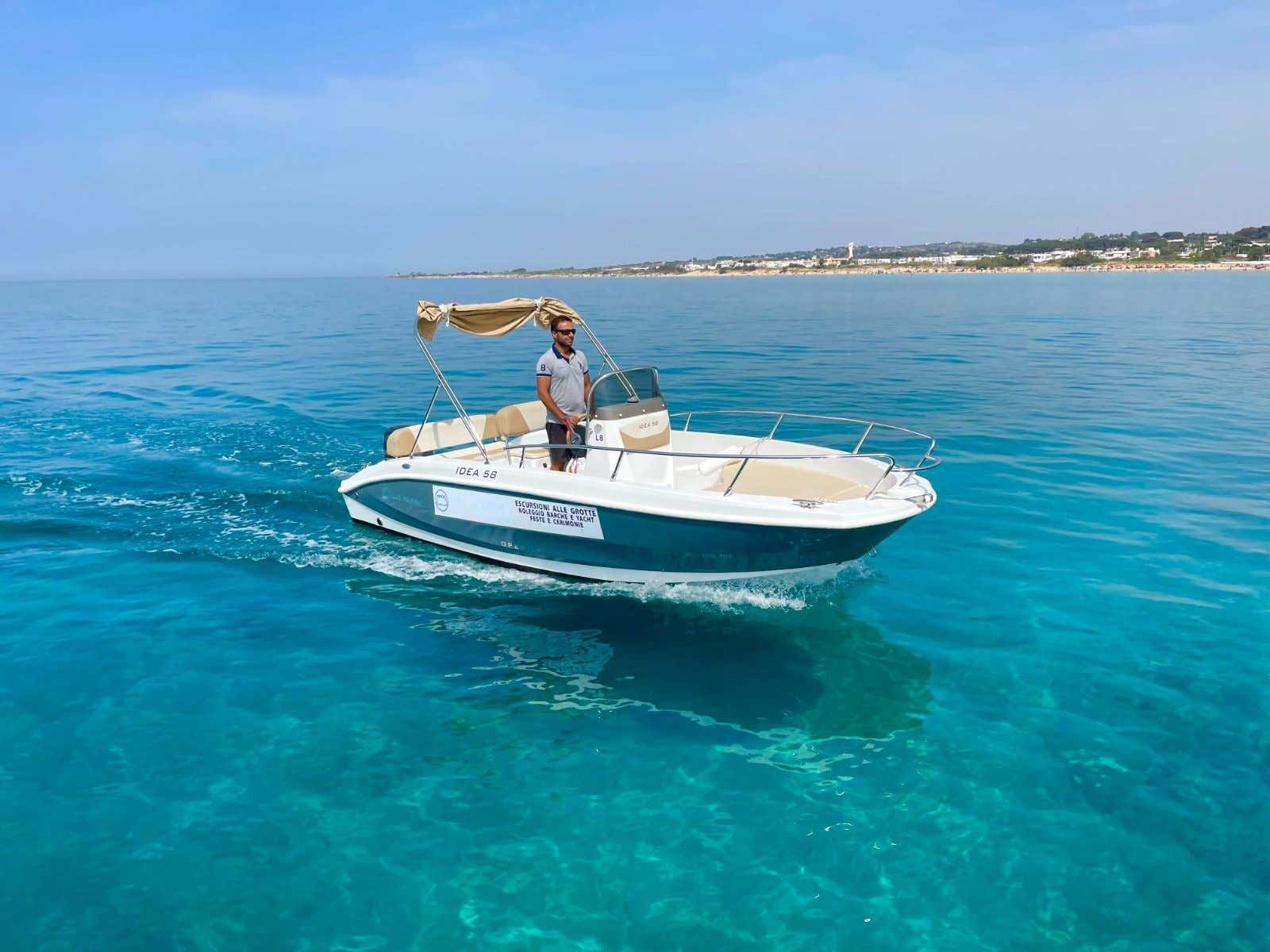 Noleggio barca a motore a Torre Vado – 5,80 m, 40 CV | Freedome