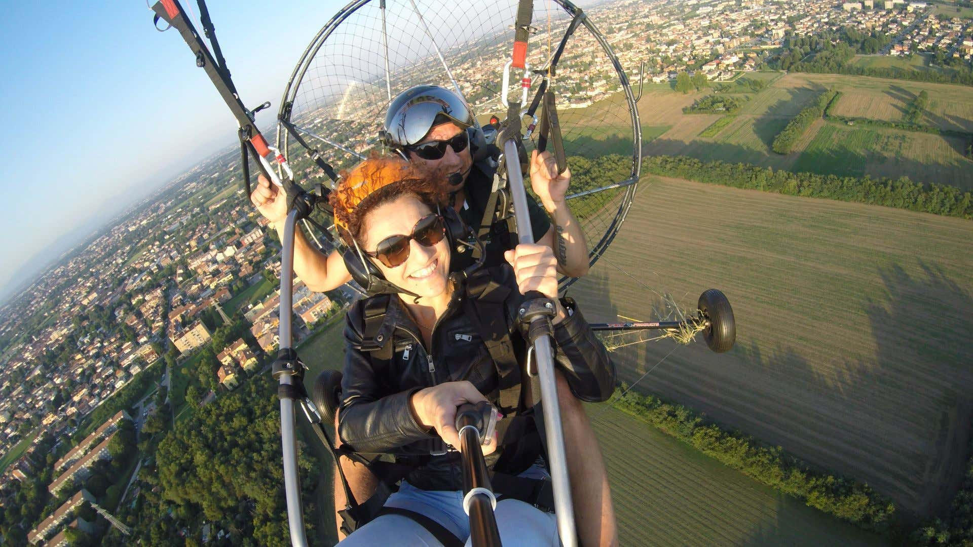 Scenic tandem paramotor flight near Milan | Freedome